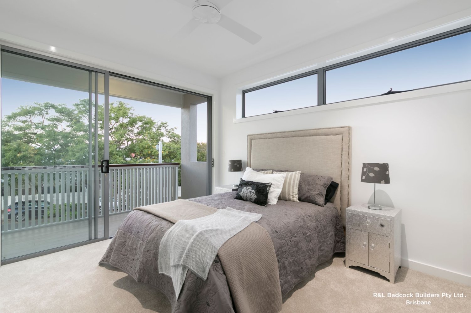 Aluminium Sliding Doors for Homes & Projects